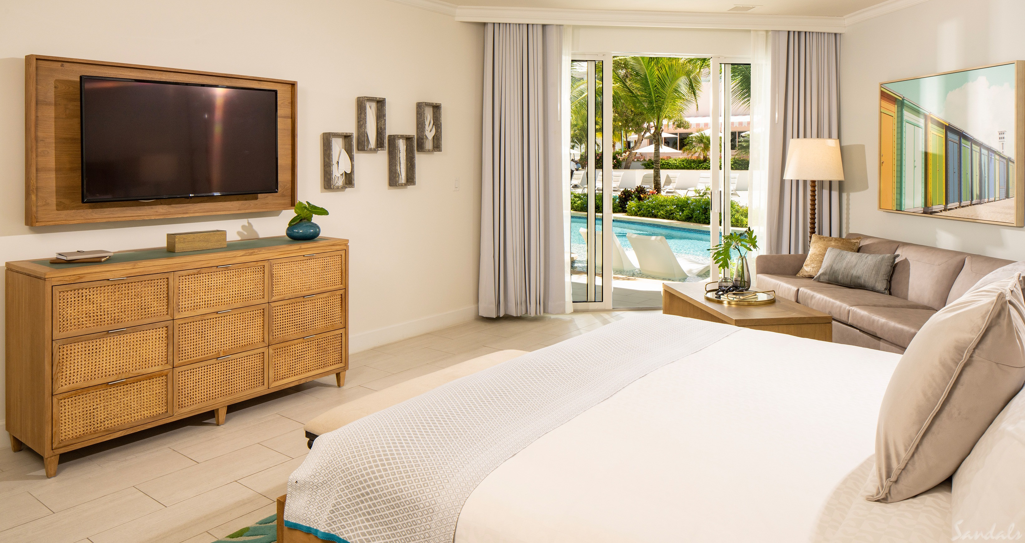 West Bay Swim-up Oversized Club Level Junior Suite