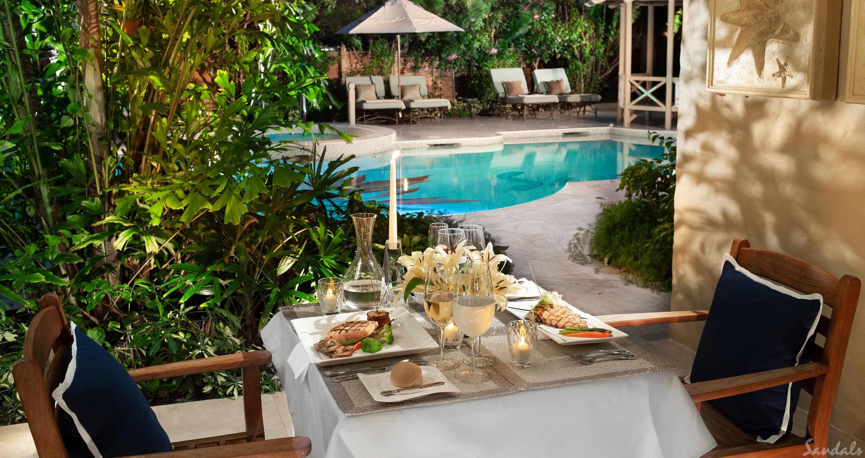 Caribbean Honeymoon Grande Luxe Poolside Walkout Room