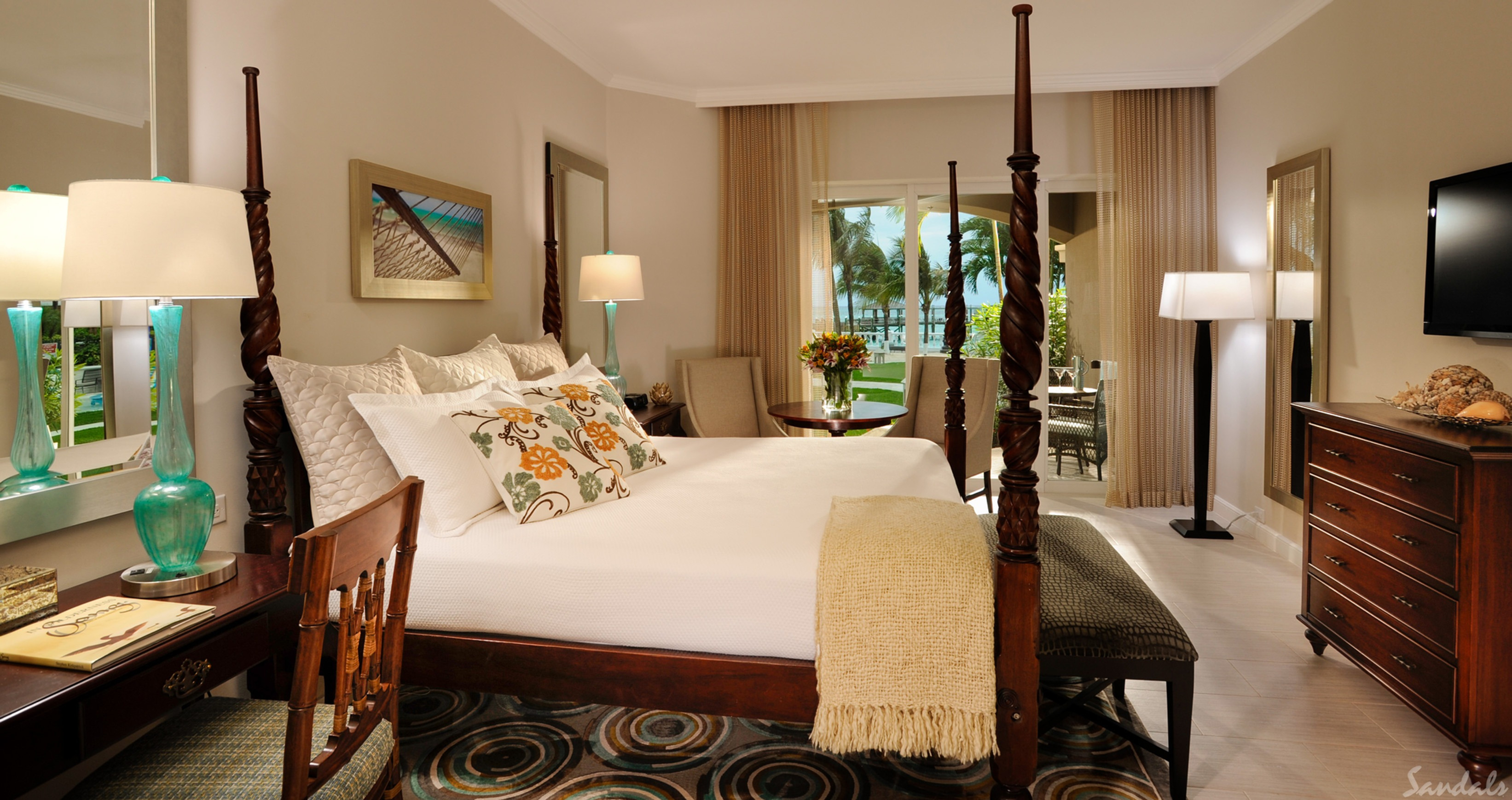 East Bay Poolside Walkout Club Level Room