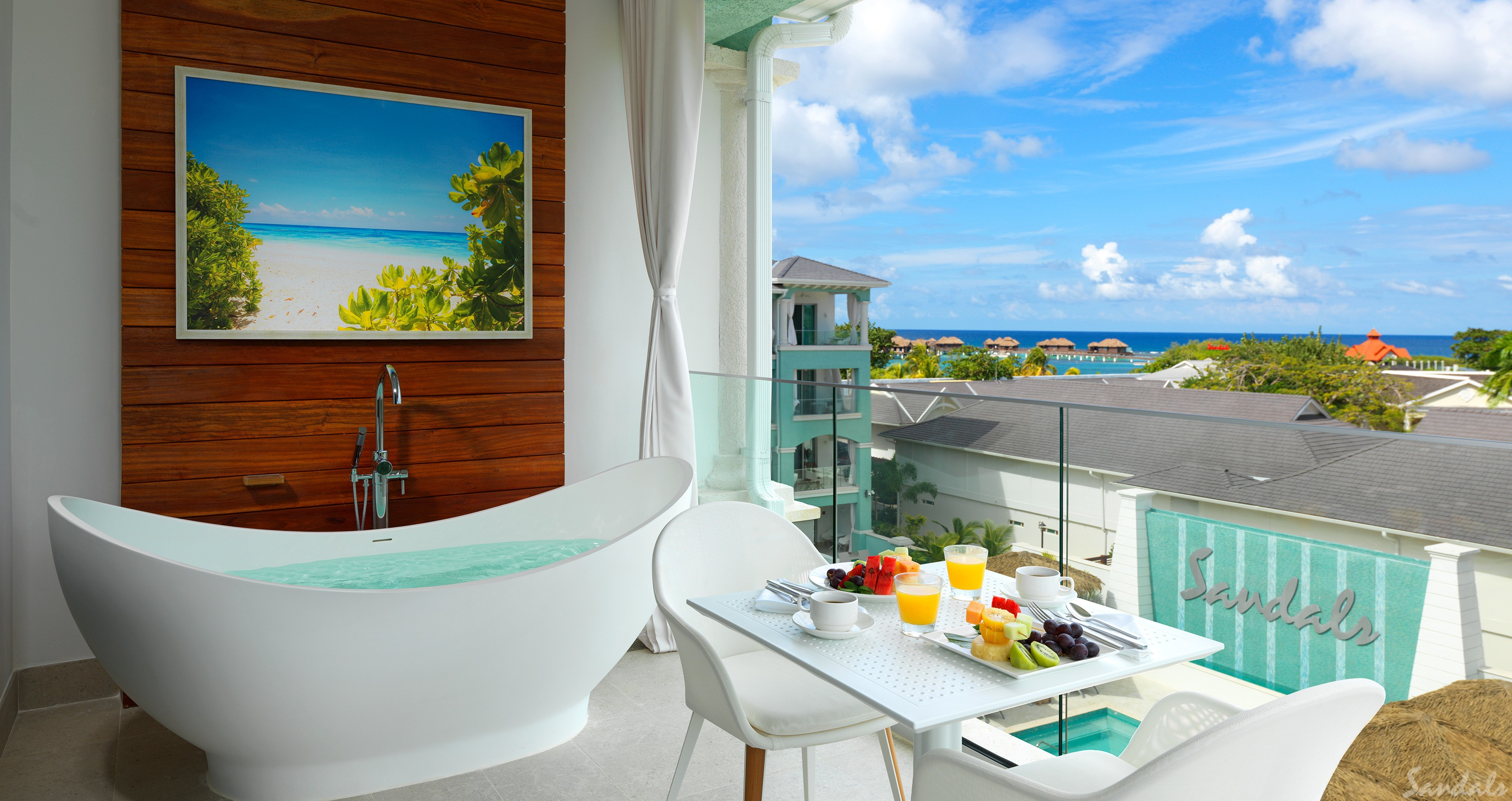 Crystal Lagoon Hideaway Jr. Suite w/Balcony Tranquility Soaking Tub