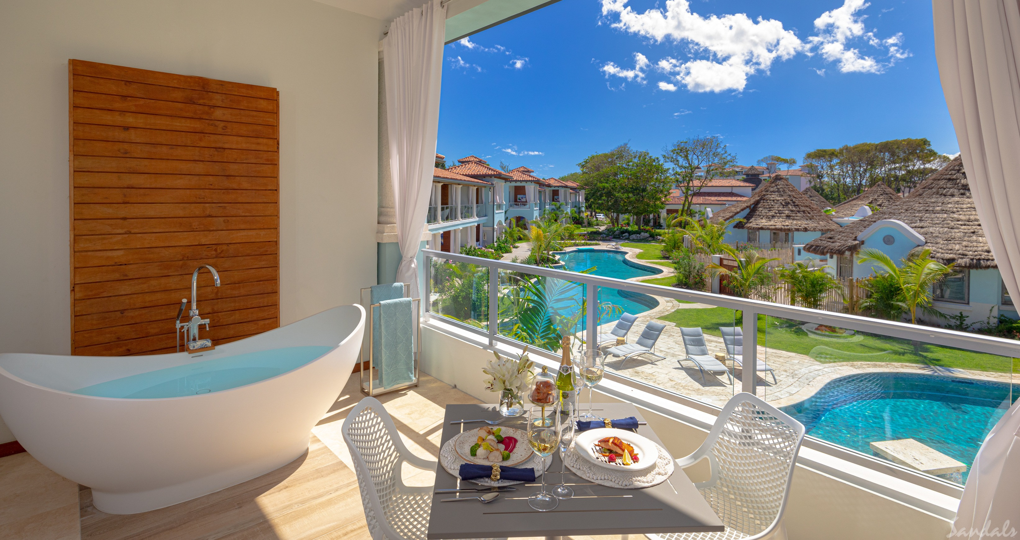 South Seas Crystal Lagoon Club Level Barbados Suite w/ Balcony Tranquility Soaking Tub