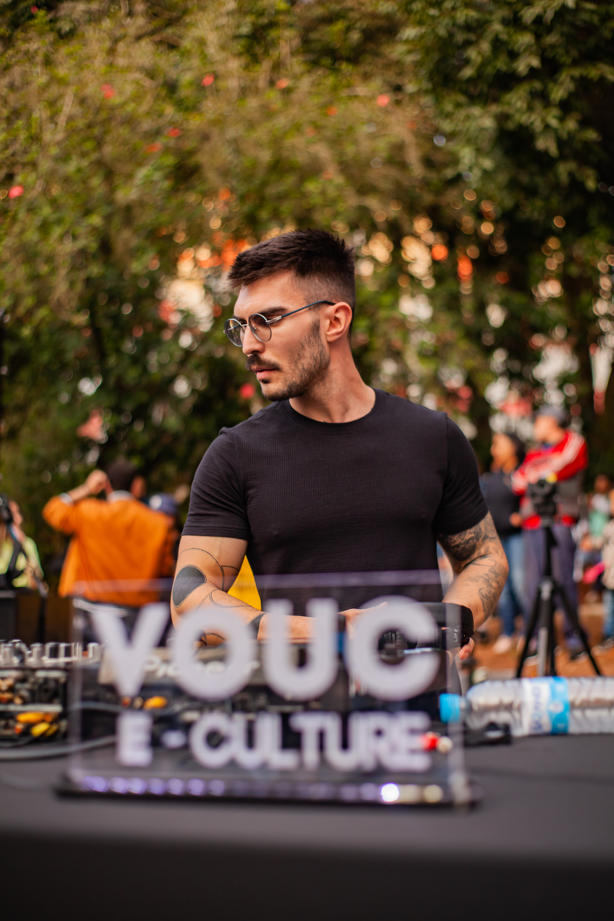 Callil em destaque: A nova força da música eletrônica nacional