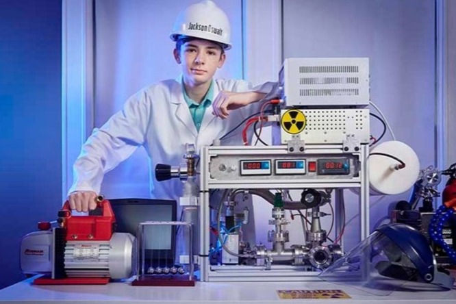 Teen genius: 12-year-old kid builds a nuclear fusion reactor at home
