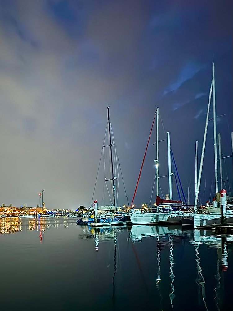 AI Echo Chambers and Critical Thinking