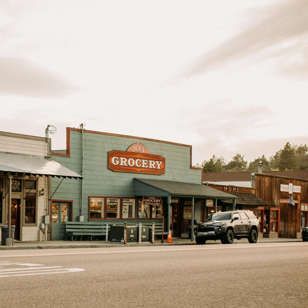 Ways to Live the Small Town Lifestyle in an Urban Setting