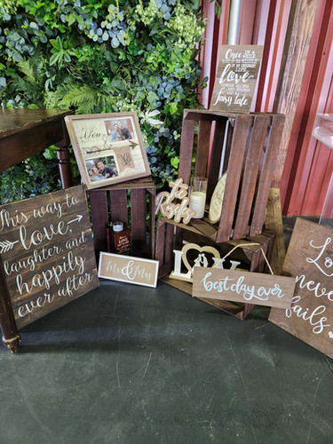 Wooden crates and wooden signs | Darby Decor