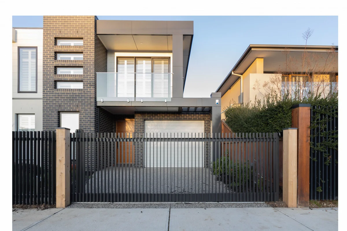 Aluminum Vertical Blade Fencing | LATITUDE Fencing & Gates