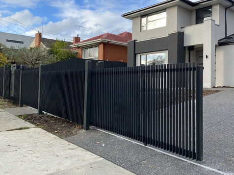 Aluminum Vertical Blade Fencing | LATITUDE Fencing & Gates