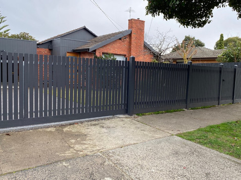 Aluminum Vertical Slat Fence | LATITUDE Fencing & Gates