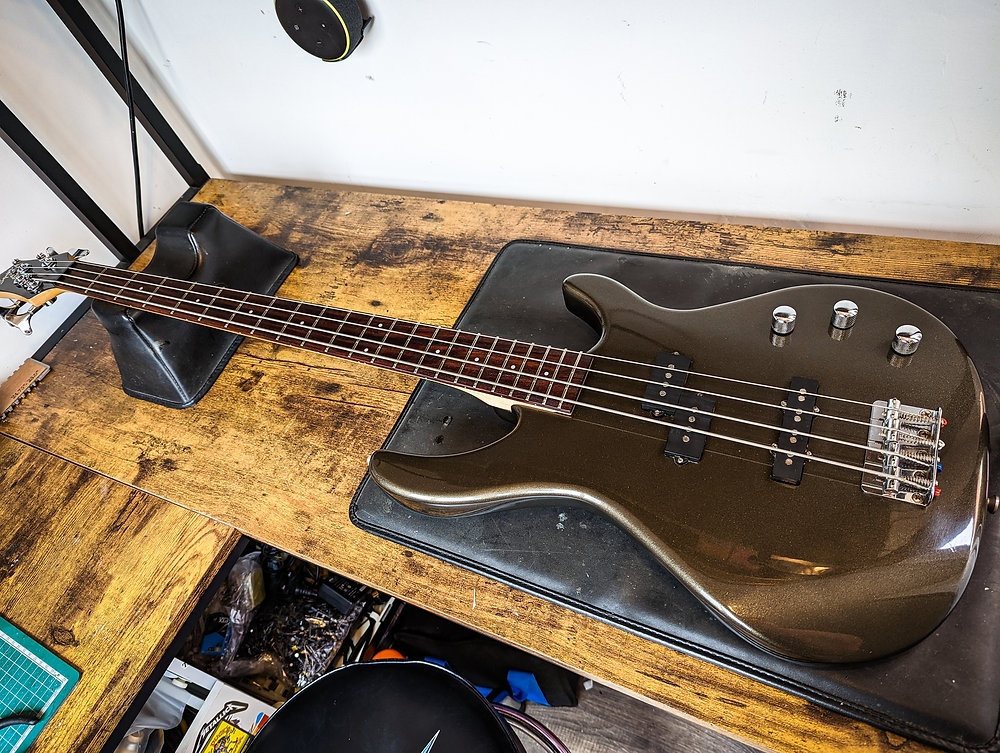 Fretbuzz Service + Setup - Squier MB4