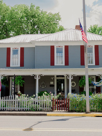 Ravenswood Inn Bed and Breakfast