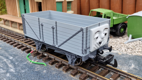 Large scale Thomas the Tank Engine Wagon - 98001 | Mysite