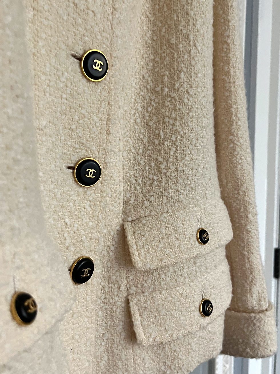 CHANEL BOUCLE JACKET FROM 1995 FALL COLLECTION | The Veste