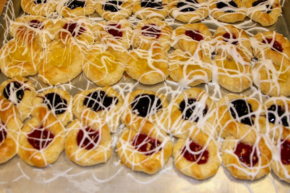 Danish Figure 8's - Large (Dozen) | thedelanobakery