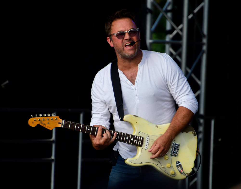 Neil - Guitar/Vocals | totallytina