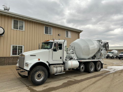 (1) - 2014 Kenworth W900 Mixer Truck w/ 11 yd Con-Tech BridgeKing w/ 1 ...