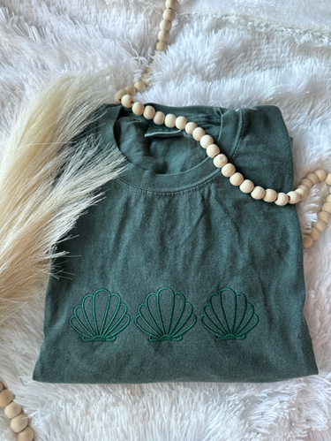 Trio Seashells T-Shirt | The Rach Co