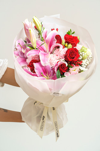 Ramo Lily Love Story | Shop Sin Envolturas