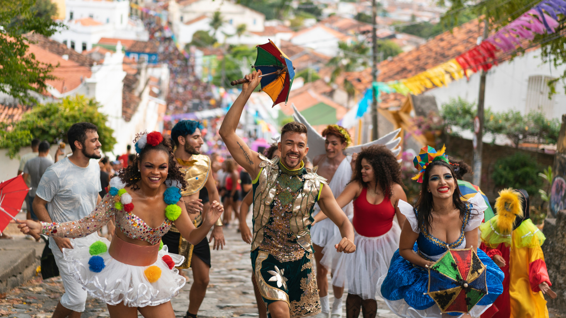 🎭 Carnival 2026: The Guide to the "Avenida"