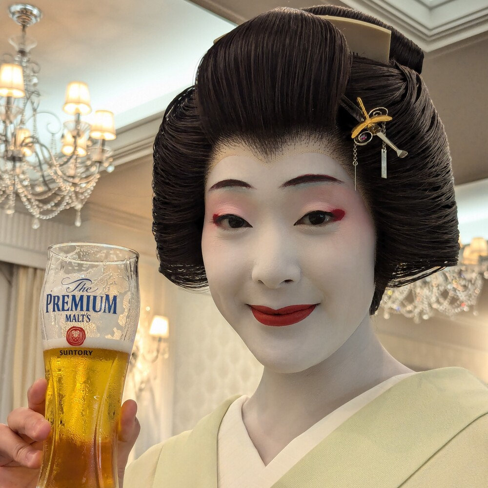 How to Enjoy Sake with Geisha: Understanding What is a Geisha Banquet