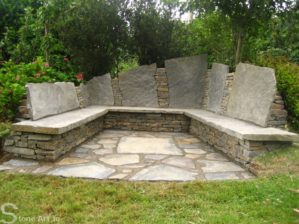 Stone seats, the building process.