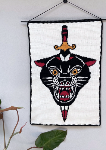 Panther Dagger Crochet Tapestry Pattern | Lakza Crochet