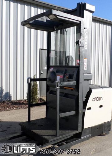CROWN - STAND UP WIRE GUIDED ORDER PICKER - SP3020-30 | Refurbished Lifts