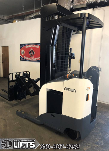 CROWN - STAND UP DOUBLE DEEP REACH TRUCK - RD5220-30 | Refurbished Lifts