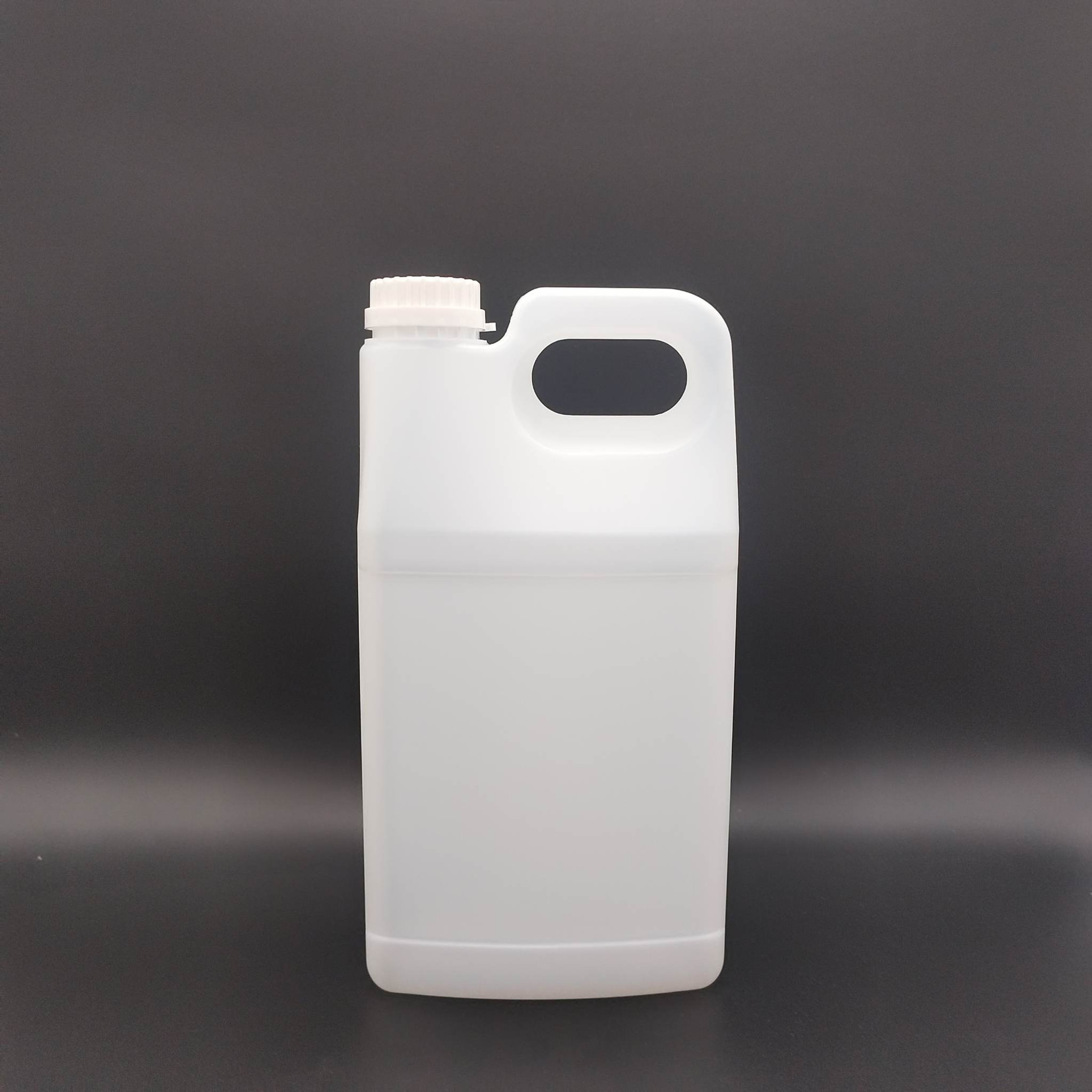 2-liter-jerrycan-container-tamperproof