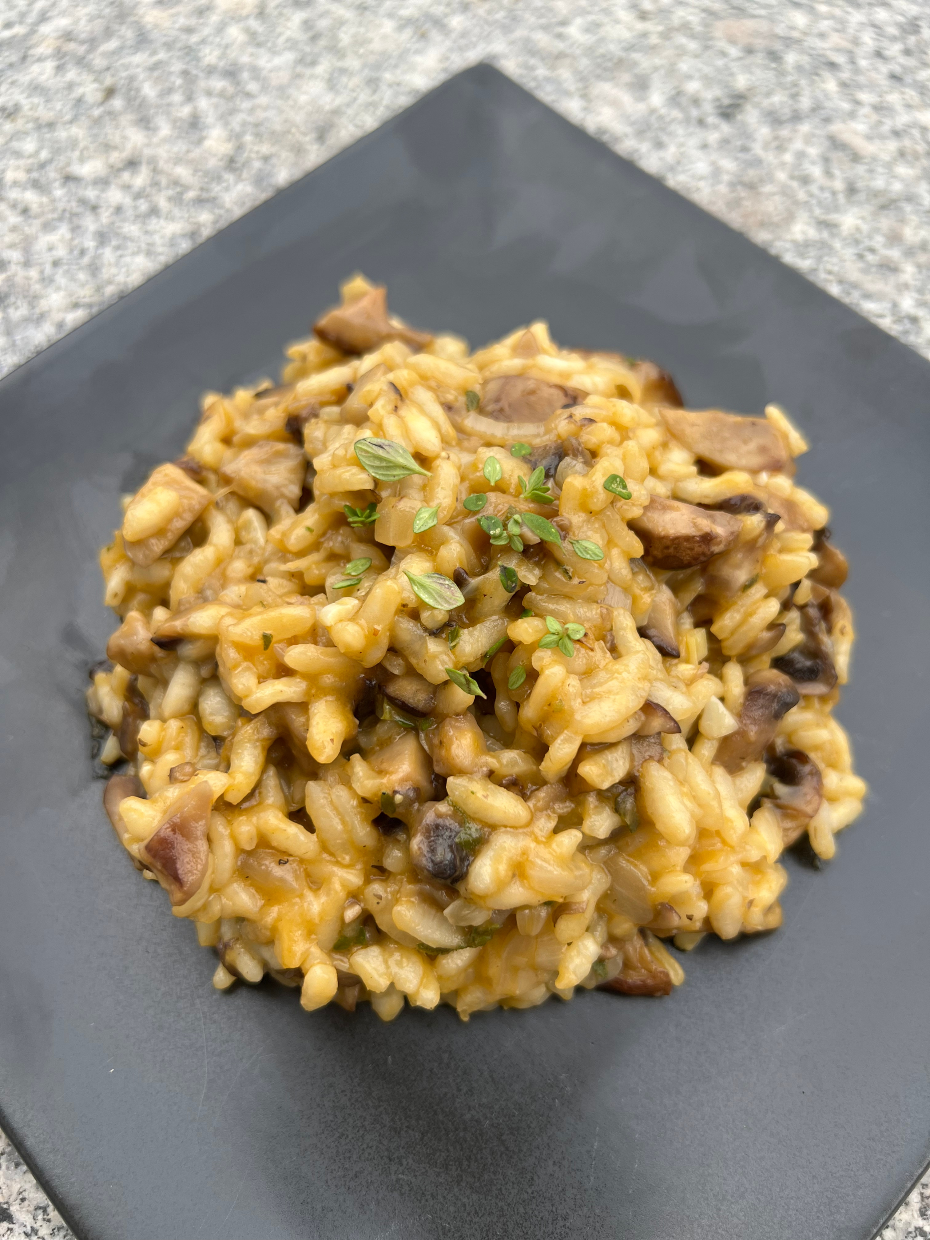 We often think risotto is intimidating and impossible to cook at home ...