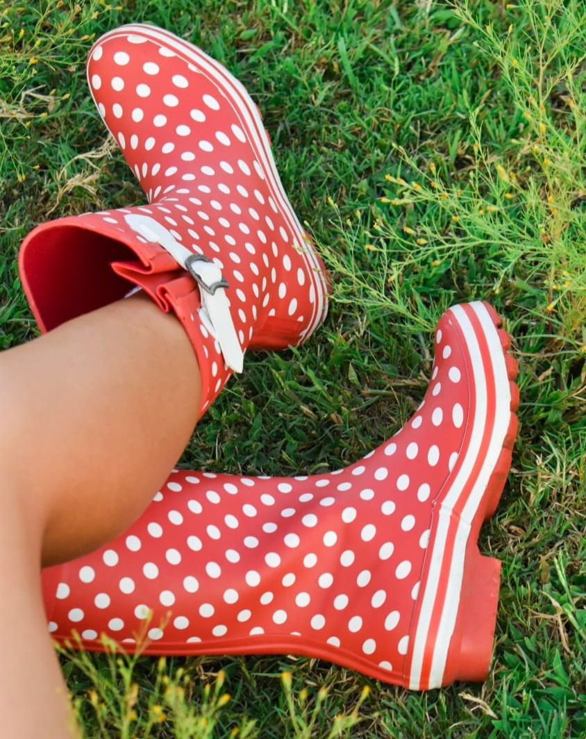 Red Polka Dot Mid Calf Wellies | Dans in die Reen