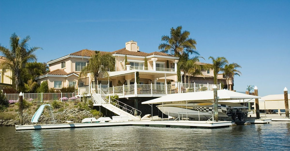 Top Emerging Trends in Luxury Waterfront Homes