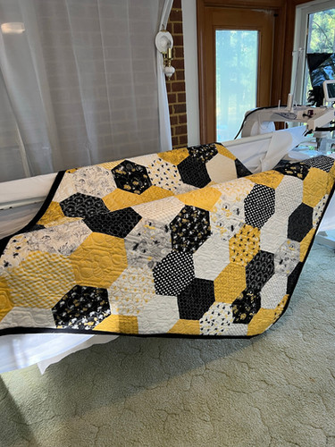 Hexi Bee Quilt | 3B Quilts