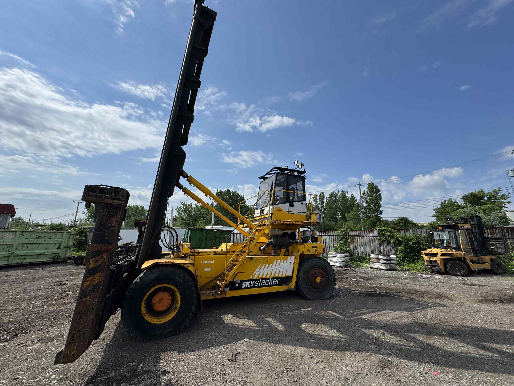 FANTUZZI 2000 container stacker