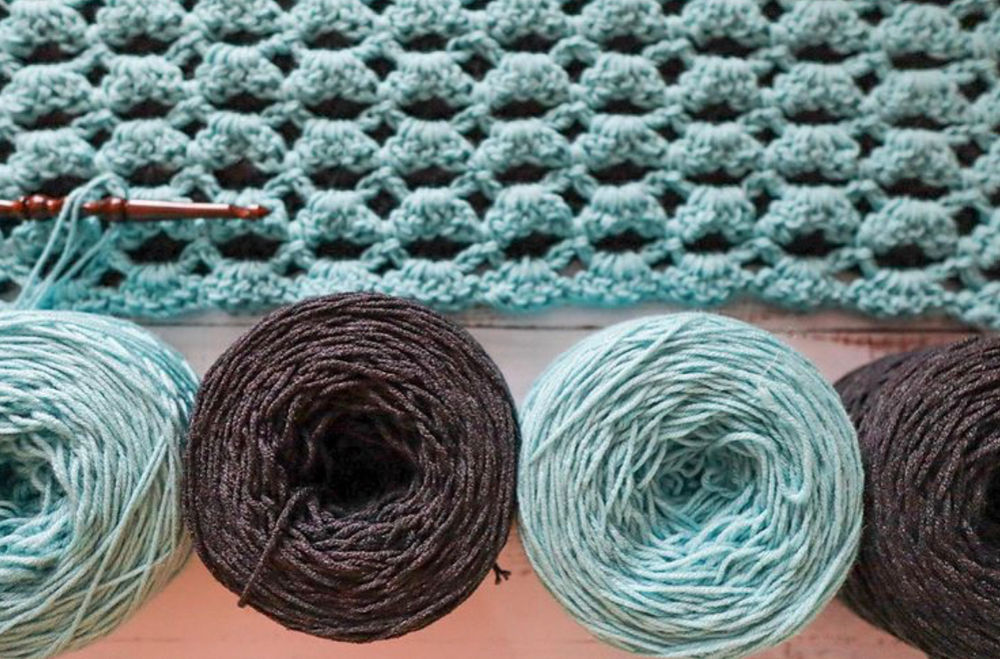 Crochet Reversible Shells Rug Pattern & Tutorial