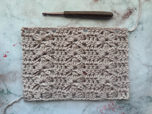 Crochet Roman Clusters Stitch Pattern | Designs by Phanessa