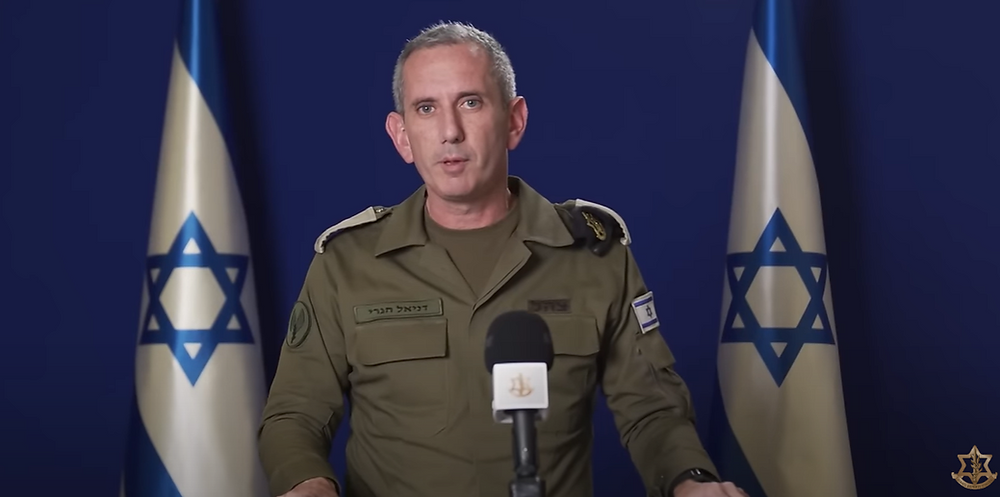 Persbriefing door IDF-woordvoerder admiraal Daniel Hagari 8 november ...