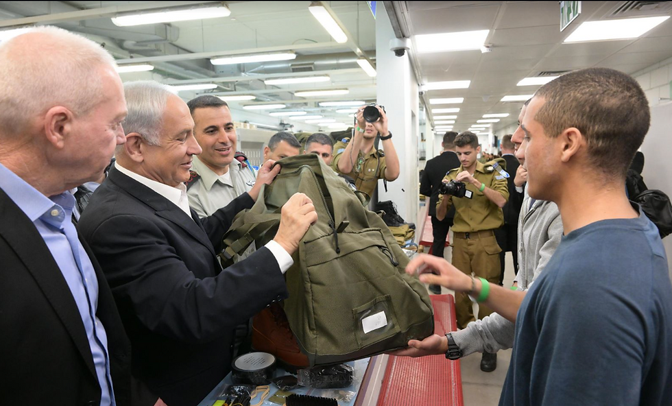 Premier Netanyahu in het IDF Recruitment Center: "We hebben geen land ...