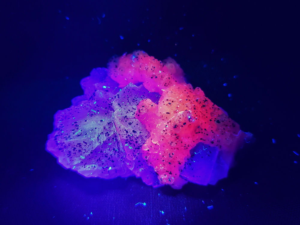 FLUORESCENT MINERALS