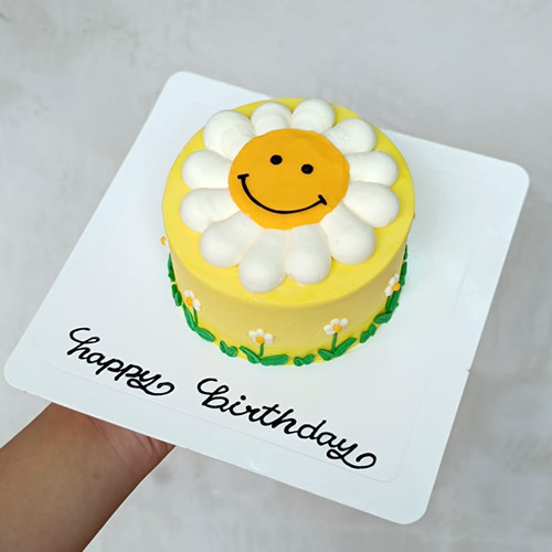 Smiley flower cake | Eggyi.co