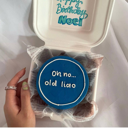 Simple navy blue bento cake | Eggyi.co