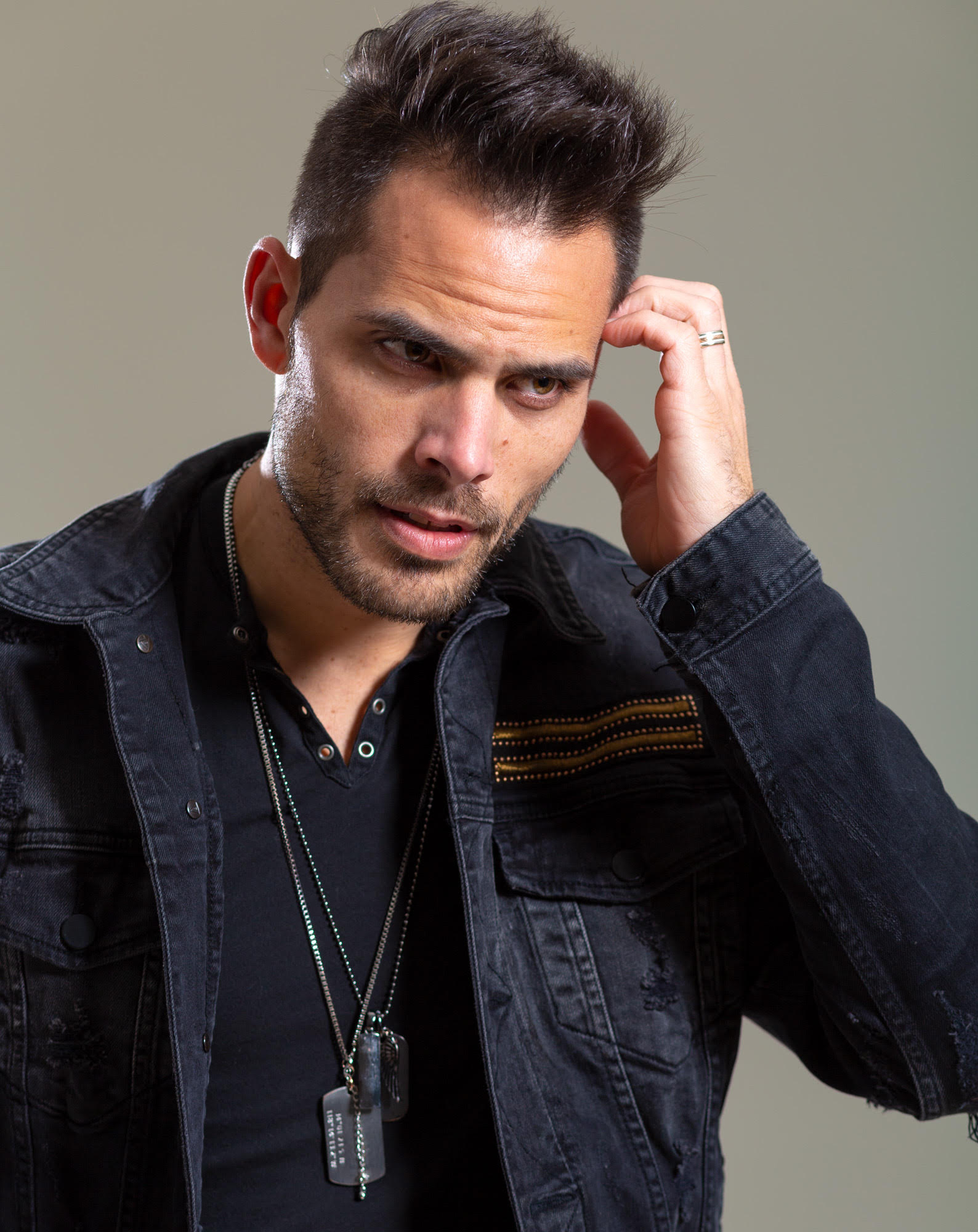 ABOUT | The Leo King