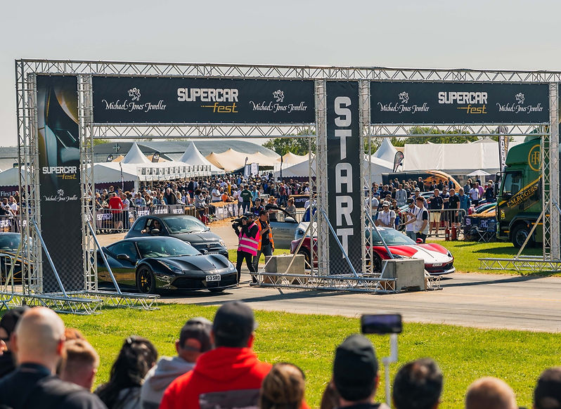 Supercar Fest | Runway action