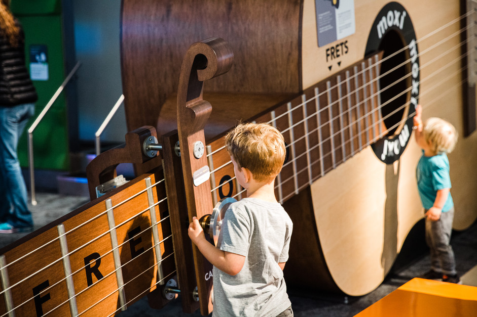 Giant Guitar | Creative Machines