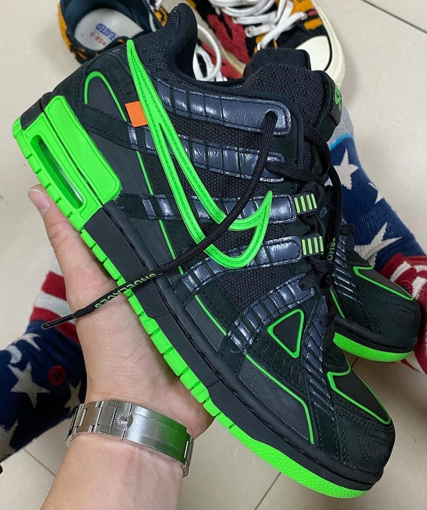 Fotos detalhadas do OFF-WHITE x Nike Air Rubber Dunk