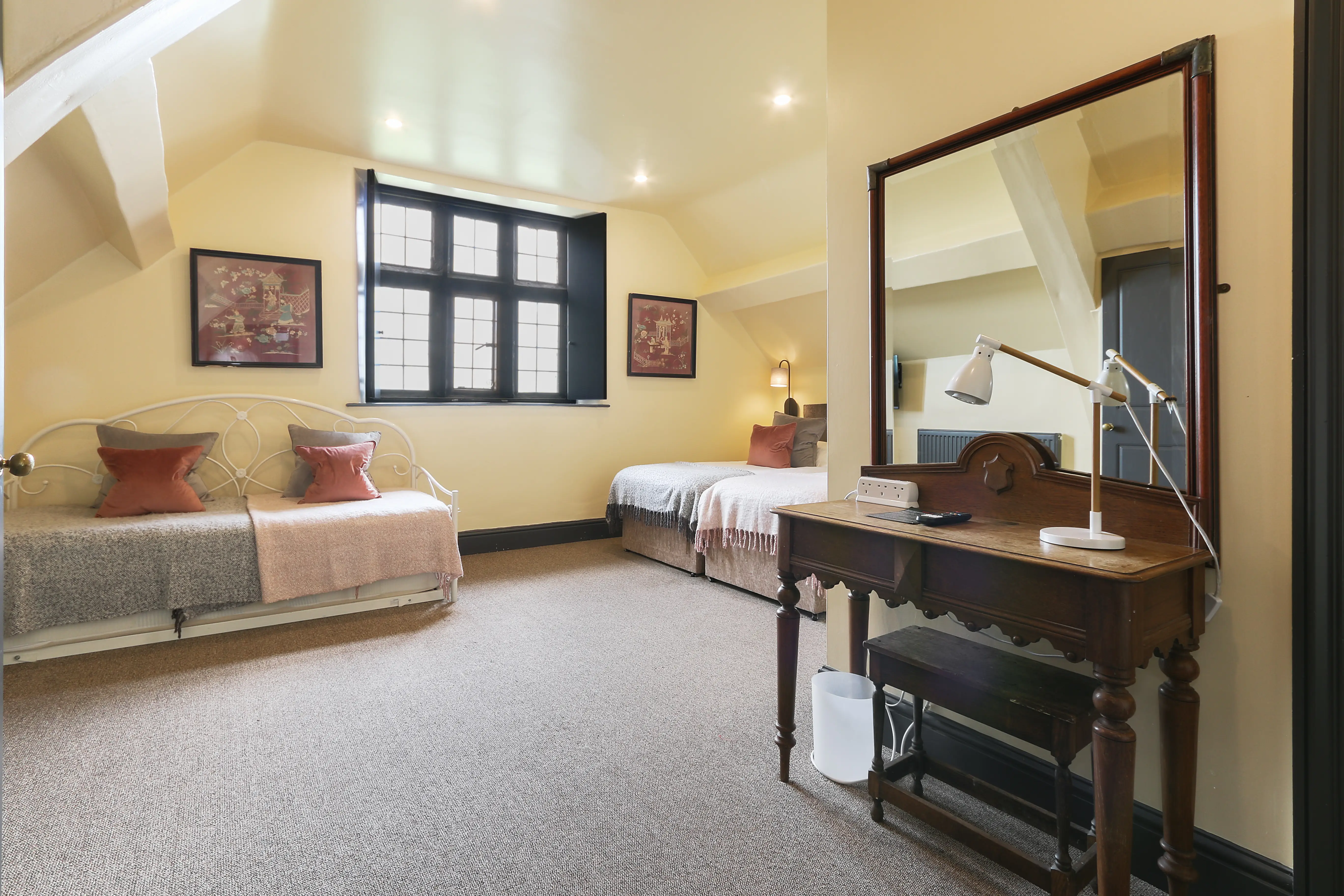 Riber Hall | Matlock | Sleeps 18 | Peak District Accomodation