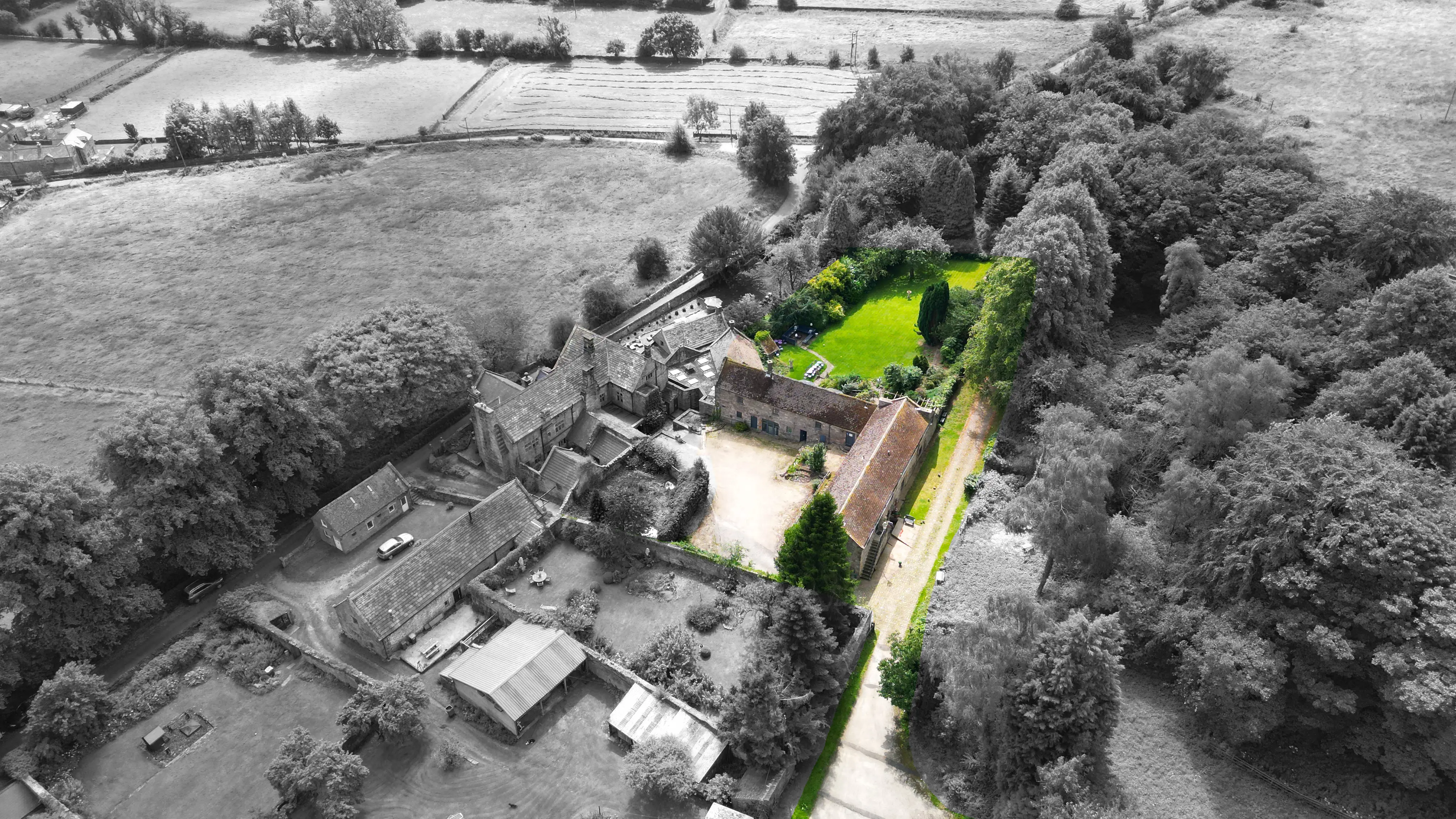 Riber Hall Stables | Matlock | Sleeps 20 | Peak District Accomodation