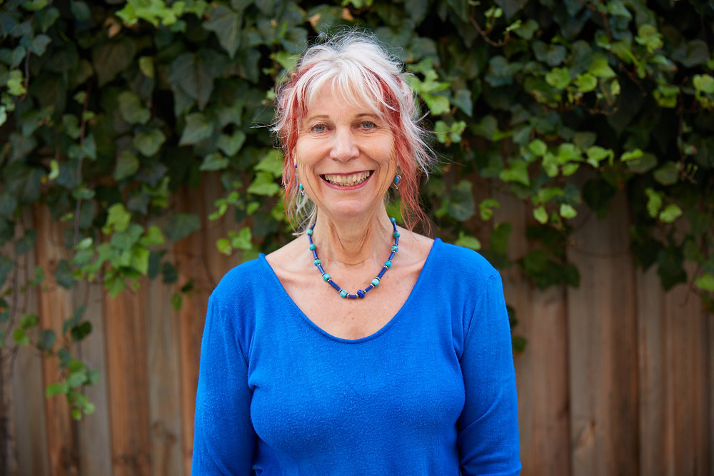 Robyn Rowland signs with 5 Islands Press