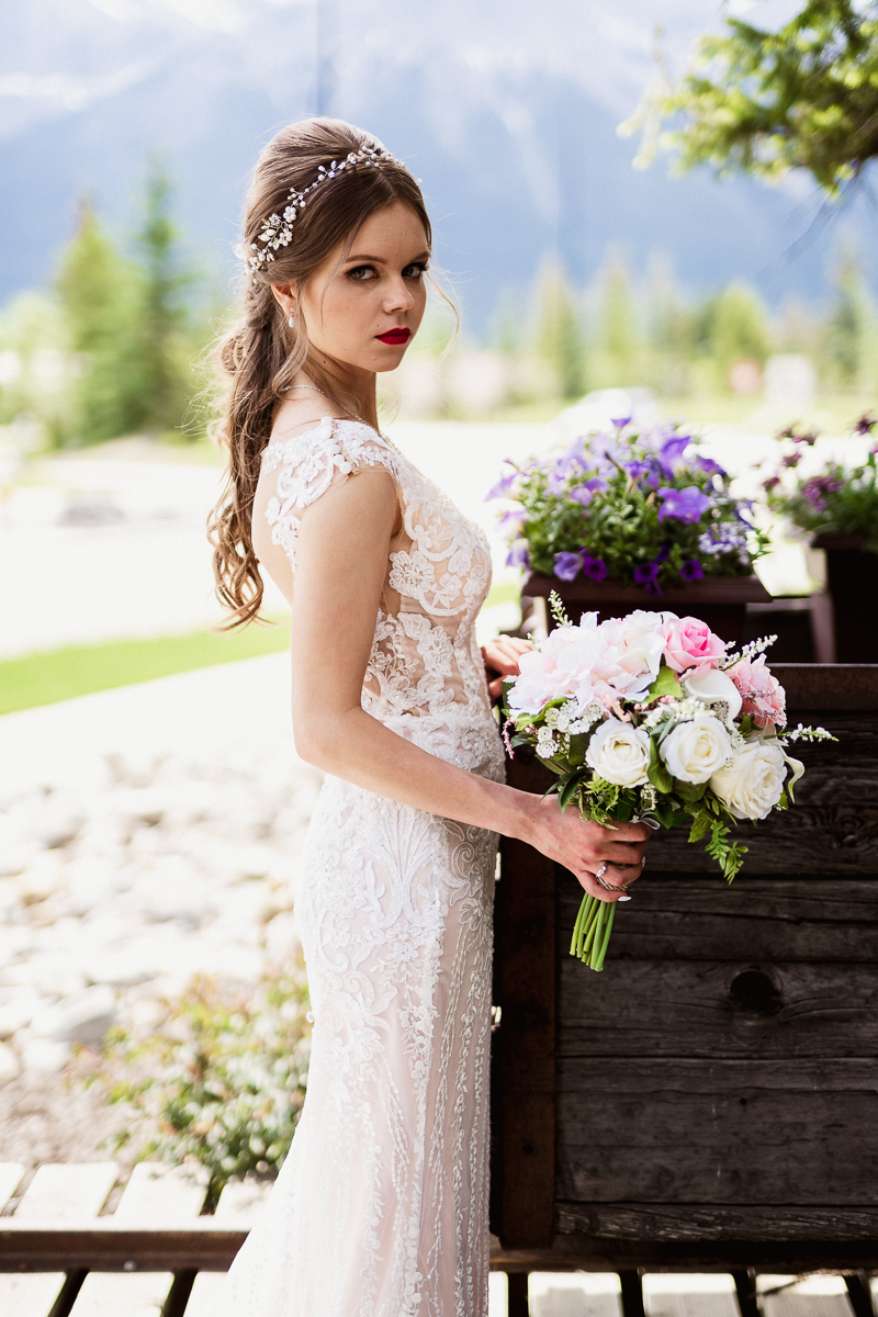 A Cozy Wedding at A Bear and Bison Inn