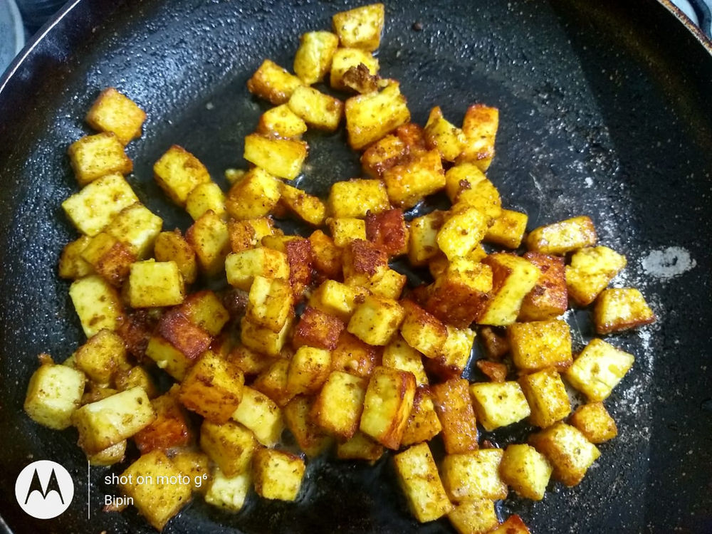 Paneer soya chunk roll